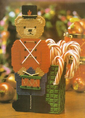 TAPPING TEDDY BEAR CANDY HOLDER CHRISTMAS PLASTIC CANVAS PATTERN ...