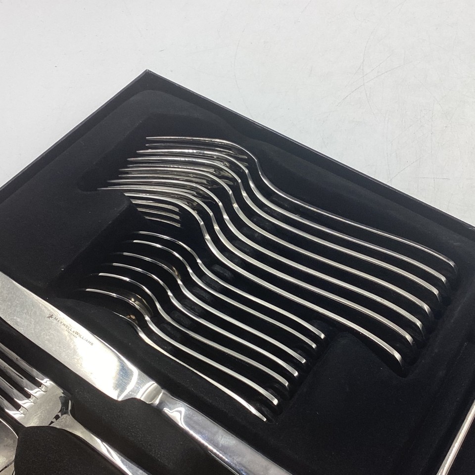 Maxwell & Williams 'Madison' 40 Piece Cutlery Set in Box (Missing 1 ...