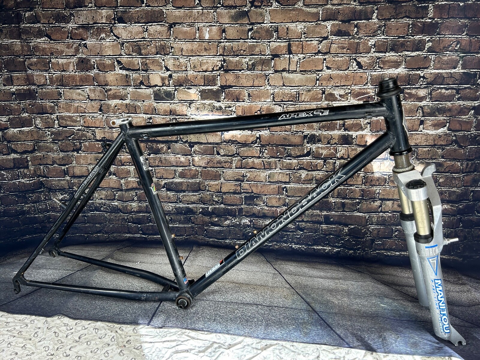 17.5 inch Diamondback Apex SE Frame Manitou Mach 5 Fork Headset BB Post ...