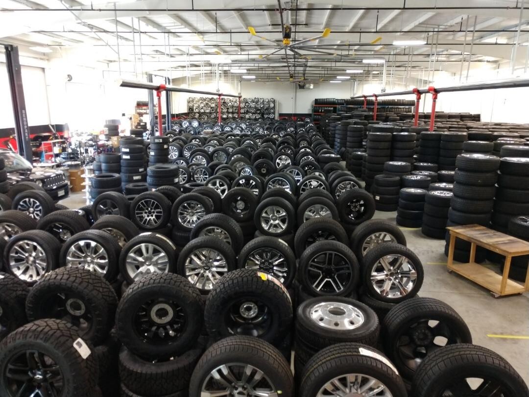 18" Jeep Wrangler Sahara Rubicon OEM wheels rims 9221 9255 tires A/T ...