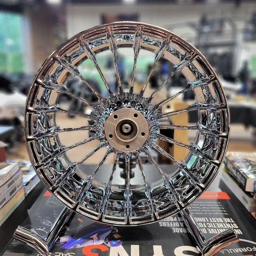 4090057A Harley-Davidson 2013-2017 18" Breakout Turbine rear wheel ...