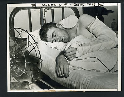 Carl Hubbell sleeping in hospital arm surgery 1938 Press Photo New York ...