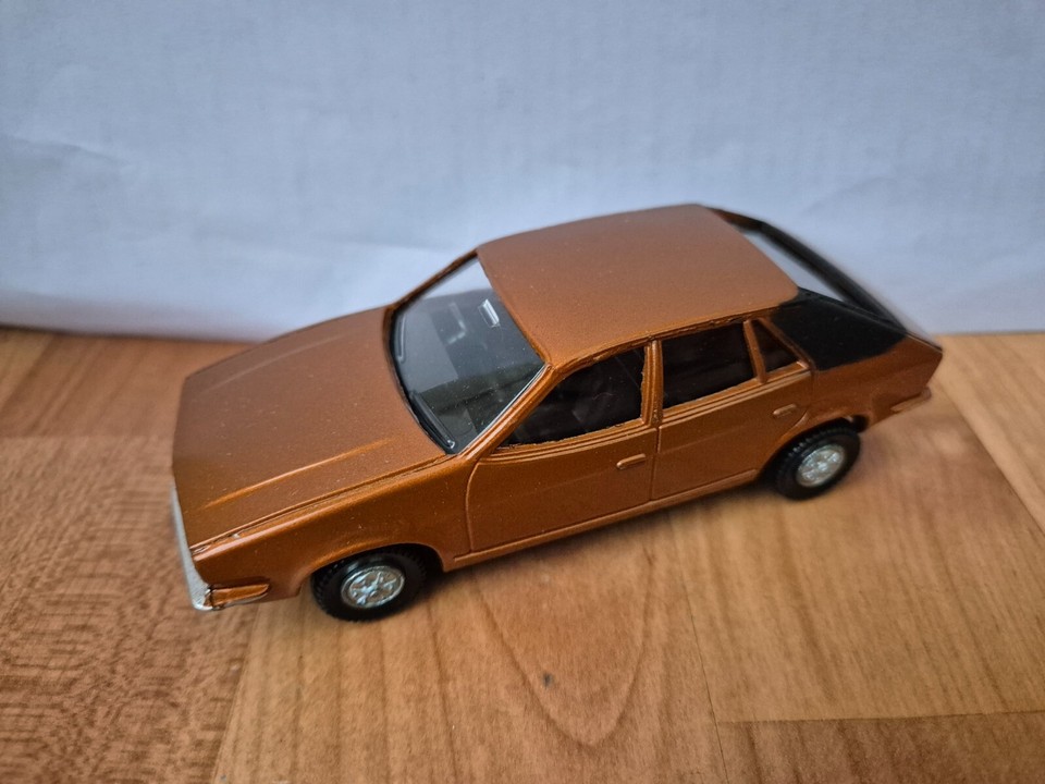 VINTAGE 123 DINKY TOYS PRINCESS 2200HL SALOON CAR NEAR MINT IN ORIGINAL ...