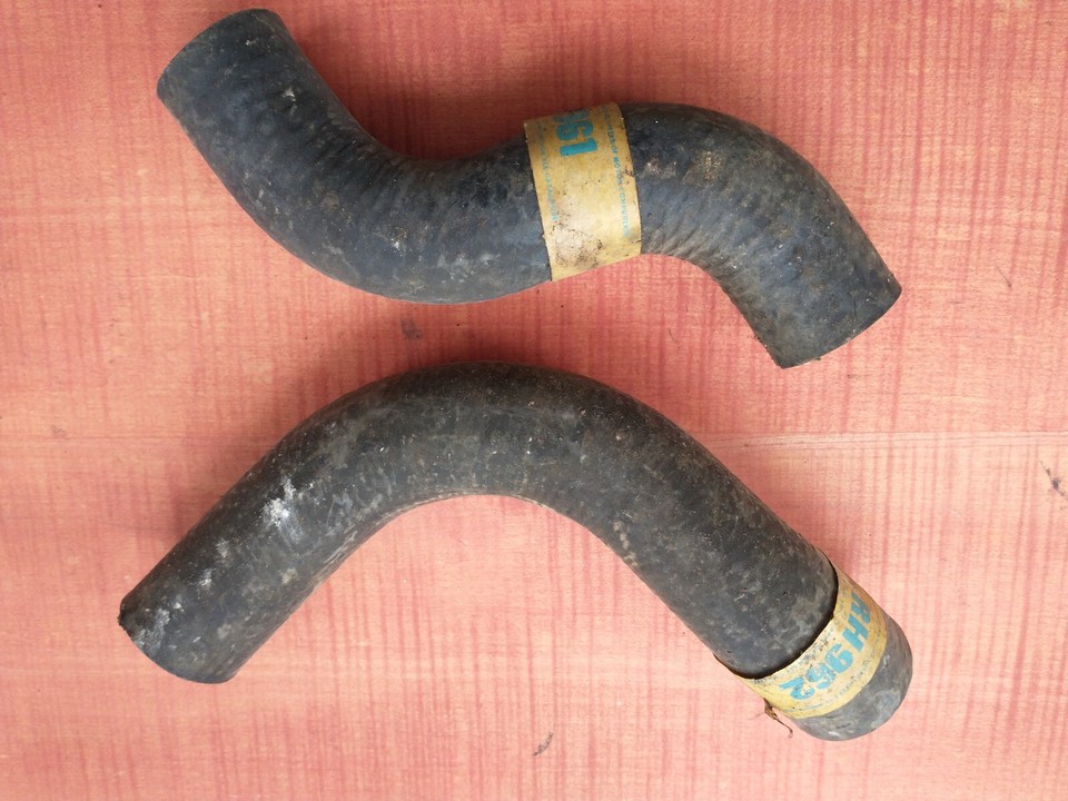 TOYOTA CORONA 1600 1900 MK2 MKII 1968-71 PAIR RADIATOR HOSES TOP ...