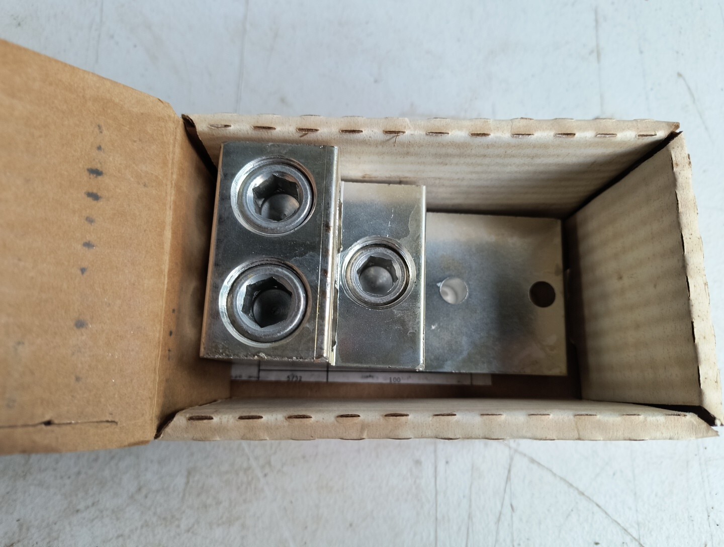 ILSCO PB3-600 Panel Board Lug, D1282, 600MCM-2, AL9CU | eBay