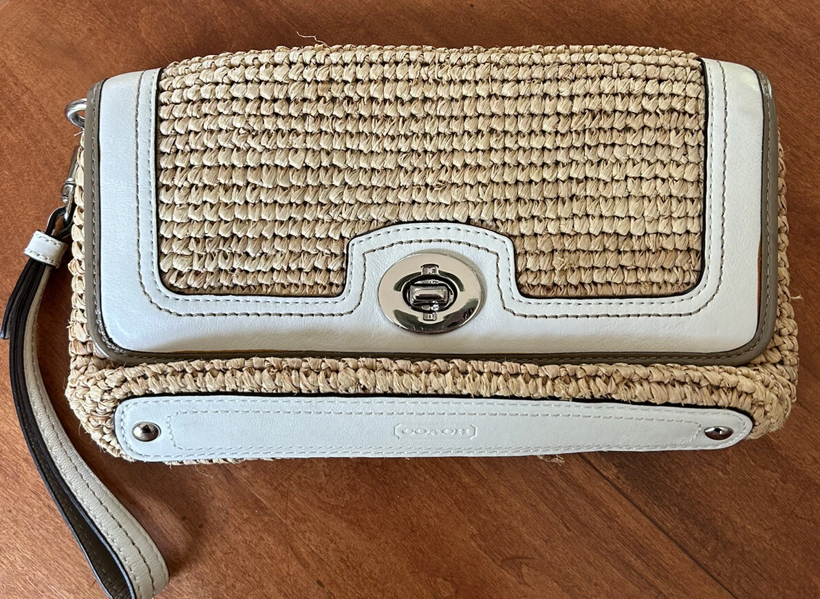 purchase discounted ladies coach clutch purse