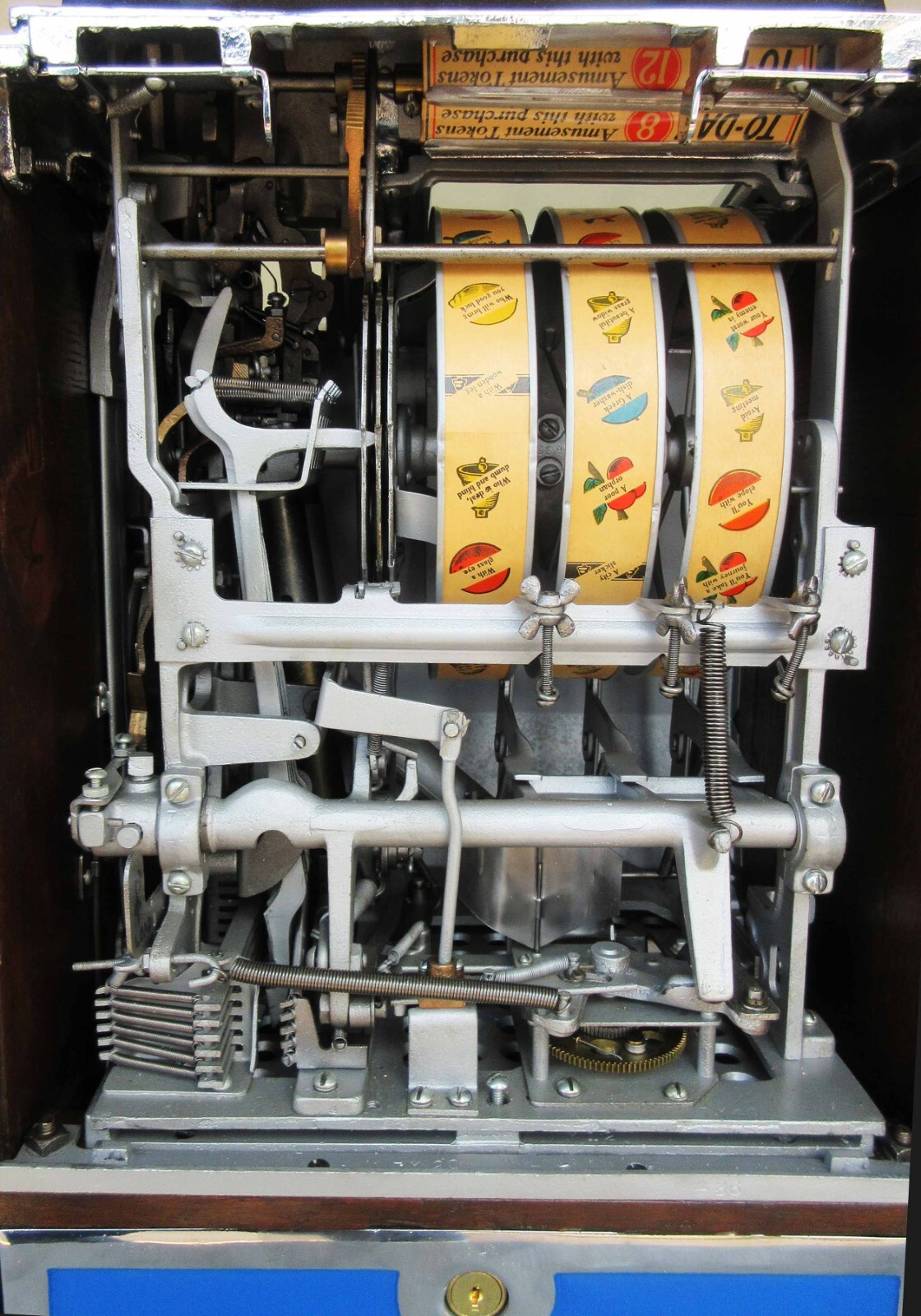 Jennings Nickel Slot Machine with four front mint roll dispenser Circa ...