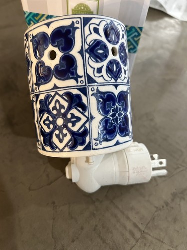 Scentsy Indigo Tile Wall Plug-in Warmer in Original Box (*33) | eBay