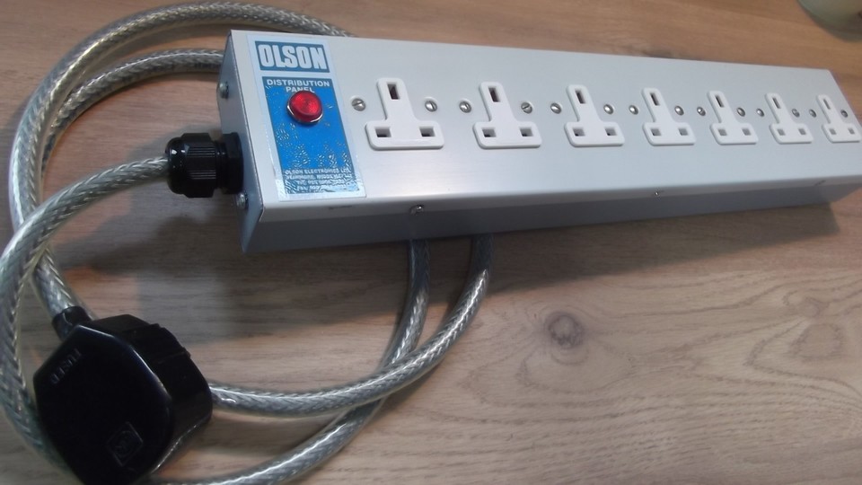 Olson 13A 7 Way Unswitched Power Distribution block. Screened/ shielded ...