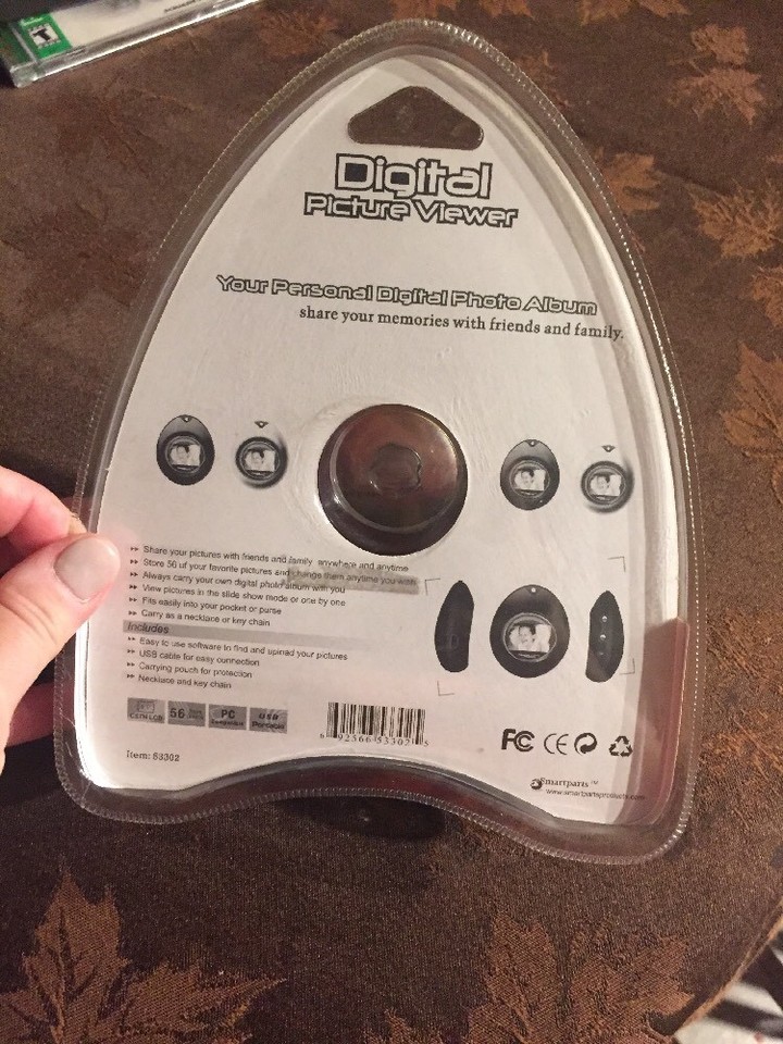 NEW Digital Picture Viewer Keychain / Necklace 56 Pics Share on the Go ...