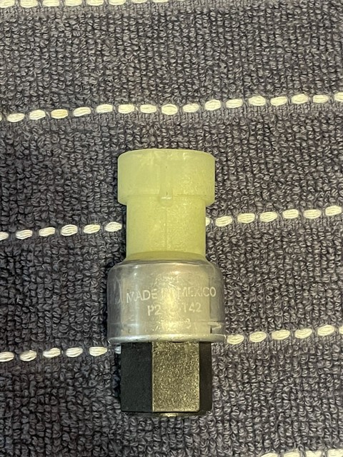 Peterbilt AC Switch R134 LSLP - P27-6142 for sale online | eBay