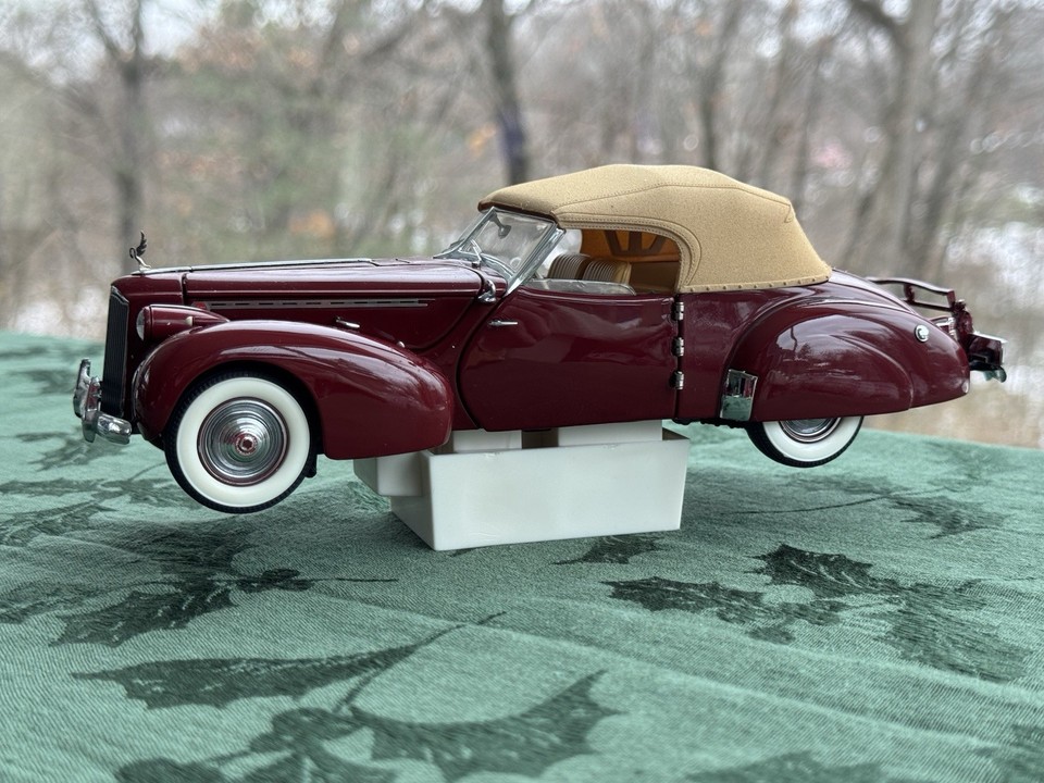1:24 Scale 1940 Packard Custom Convertible Victoria Maroon By Franklin ...
