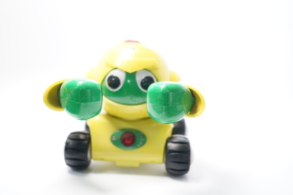 RUMBLE ROBOT 3 Robots, 2 Remotes, 14 Cards - TESTED Me Fisto, Bitor ...