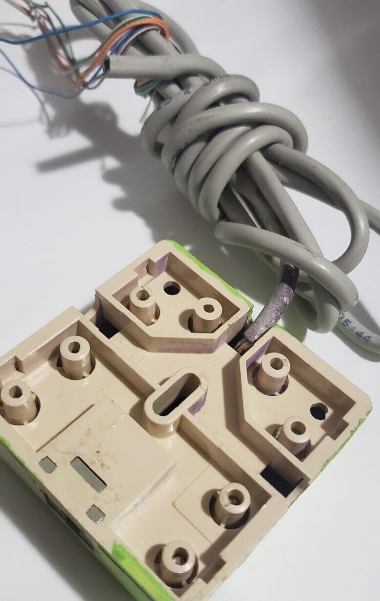 Suttle 625A28K-2-52 Ivory Simplex 8 Pin RJ48X Ethernet RJ45 Baseboard ...