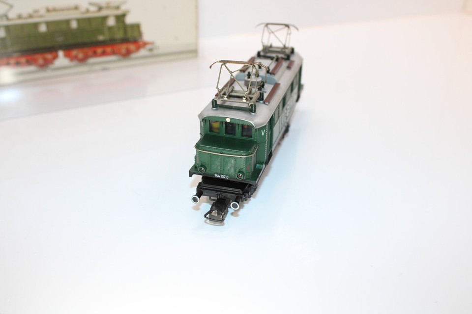 Piko HO Scale BR 144 137-0 Twin Pantograph Bo-Bo Electric Green Loco ...