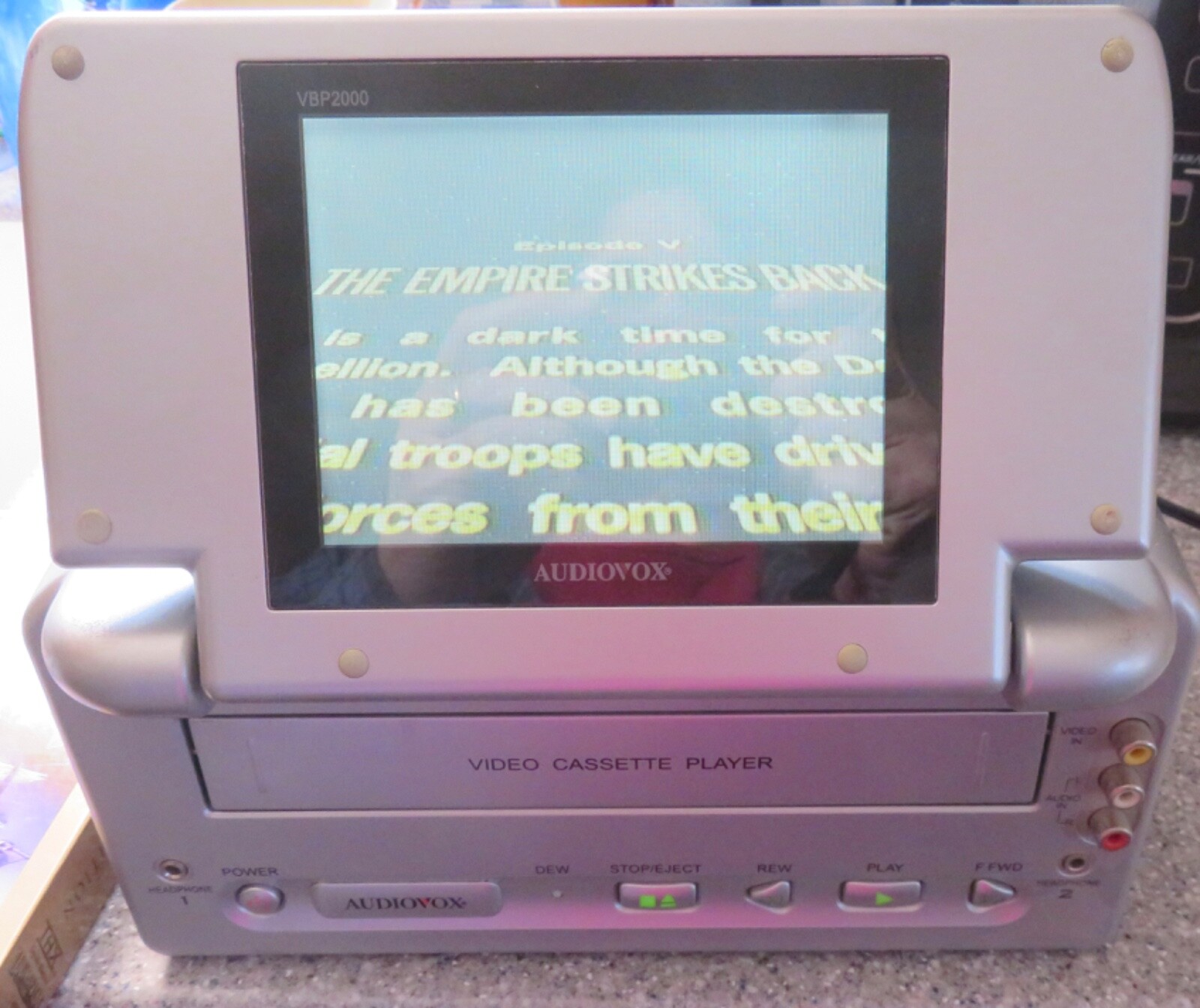 AudioVOX VBP2000 Portable VHS Player 5-Inch Active Matrix LCD Monitor ...