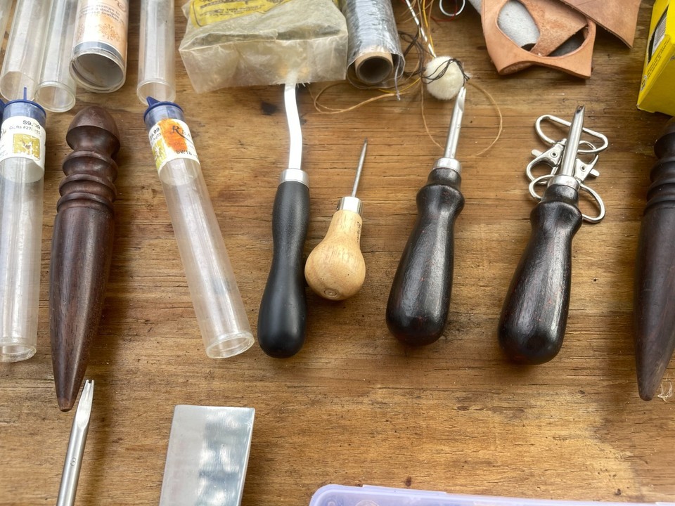 LOT OF VINTAGE LEATHER WORKING TOOLS AND STAMPS | eBay