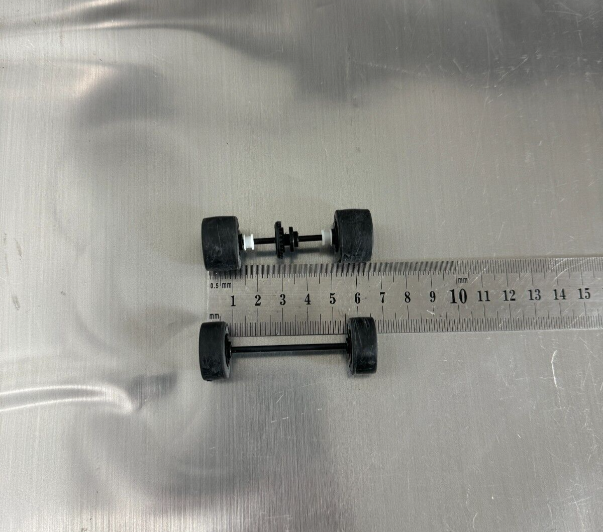 Scalextric C8117 Axel Assembly Tyres Wheels Replacement Set 31 Pit Lane ...