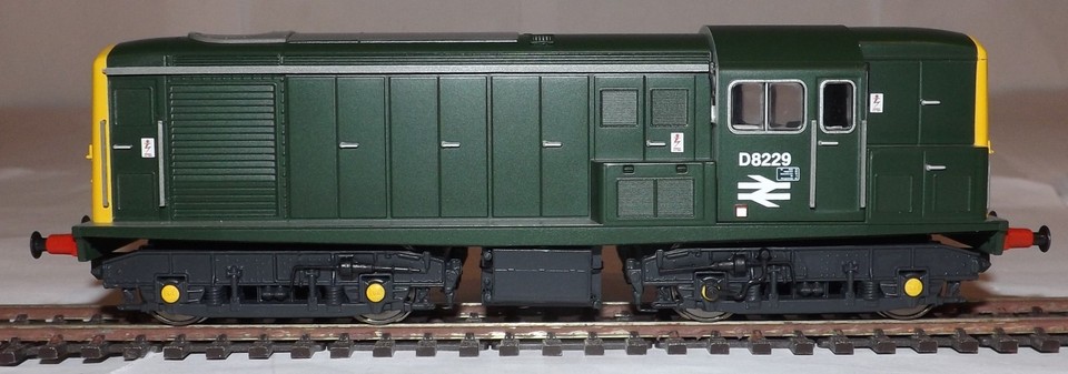 HELJAN 1502 CLASS 15 BTH/CLAYTON LOCOMOTIVE D8229 BR GREEN FULL YELLOW ...