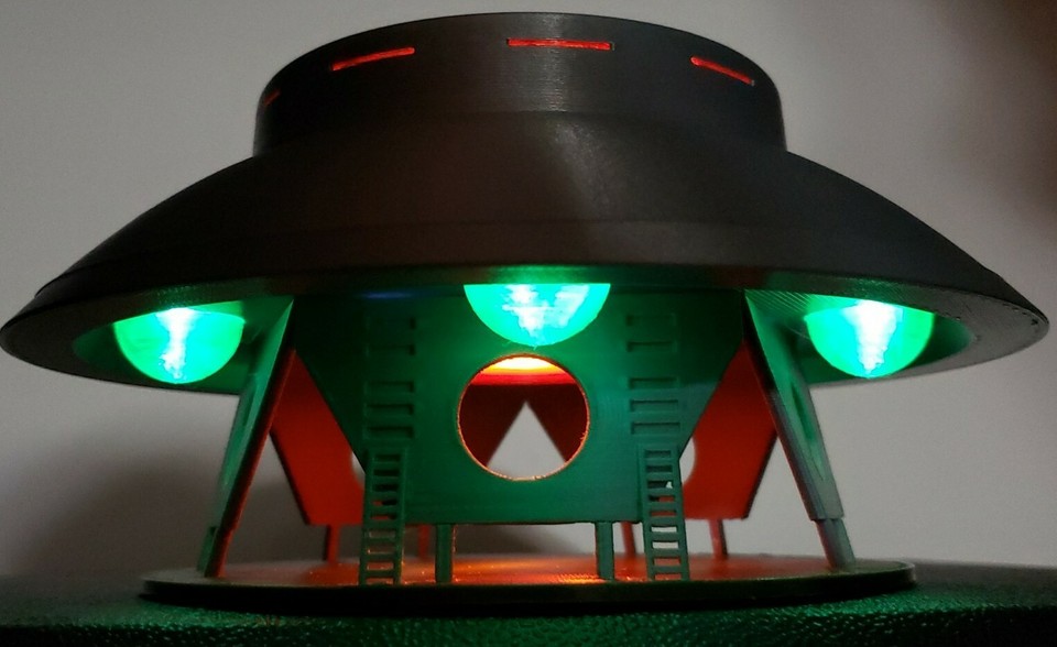 The Invaders UFO/Flying Saucer - Large - Landed With Stand & lights | eBay