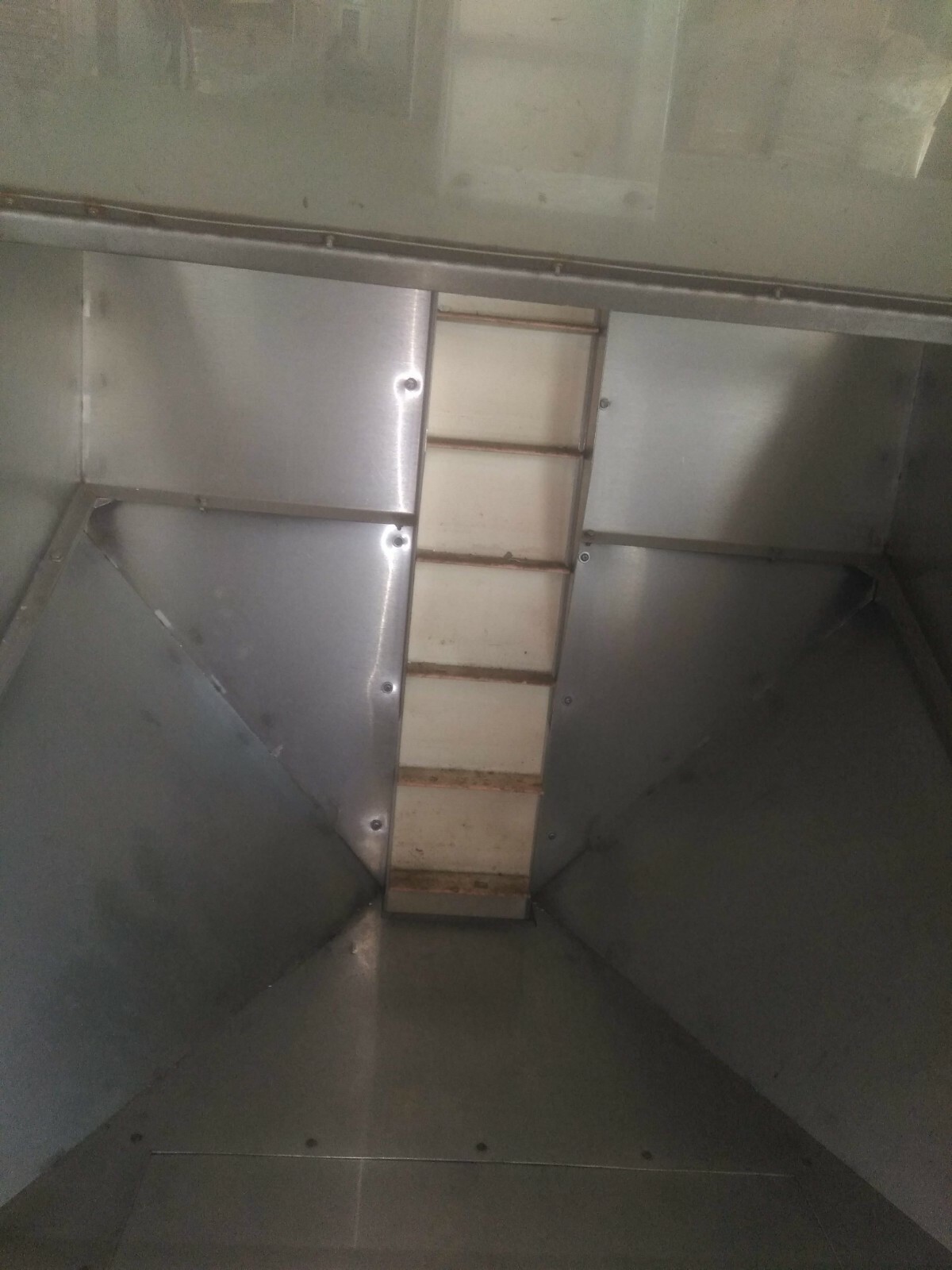 Hoppman Series 8 EP Cleated Conveyor Hopper-Elevator, Hopper 49" x 42 ...