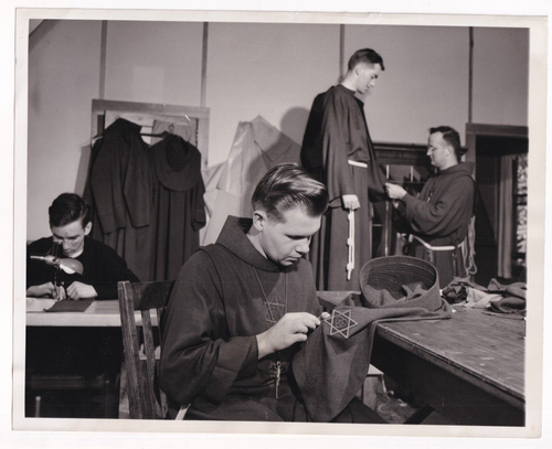 FRANCISCAN FRIAR ATTACHES SYMBOL TO THE HABIT GRAYMOOR NY 1951 Photo Y ...