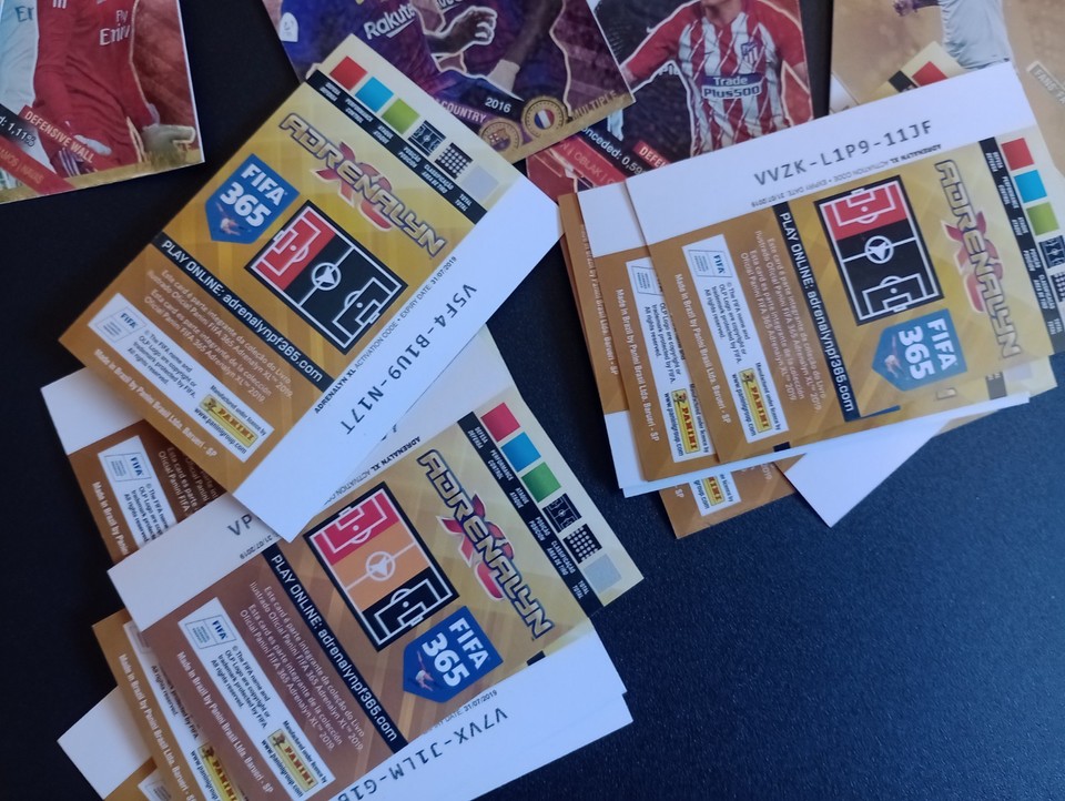 Lot 18X SPECIAL cards FIFA 365 2019 Messi Rivaldo Roberto Carlos PANINI ...