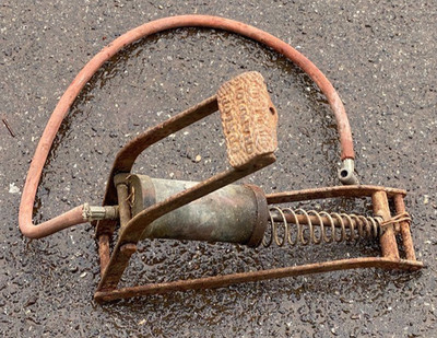 Vintage Dunlop Champion Car Foot Pump Suit Classic Veteran Car etc ...