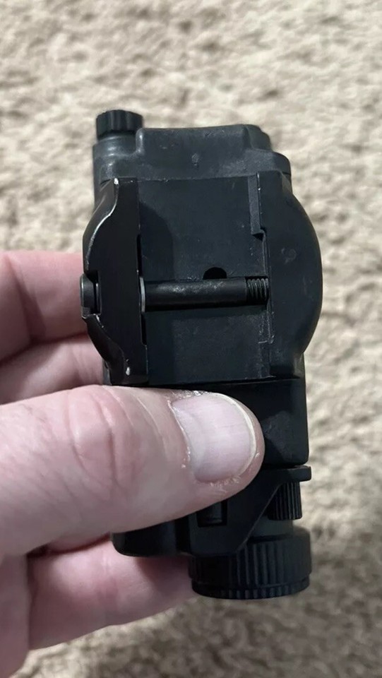 AN/ PEQ-14 Integrated IR/Visible Laser & White Light IR ILLUMINATOR ...