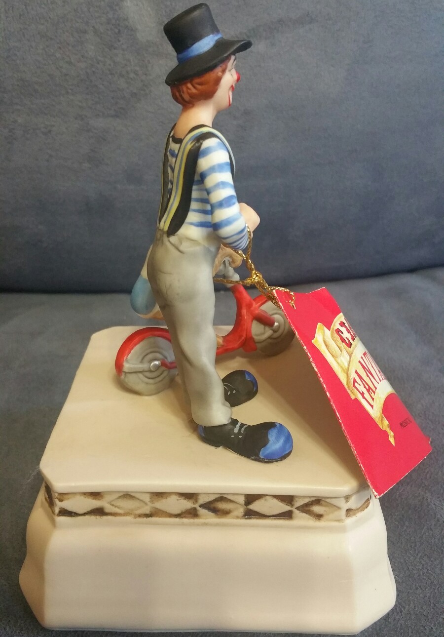 Willits Designs, Circus Fantastic Porcelain Music Box ~ Be A Clown ...