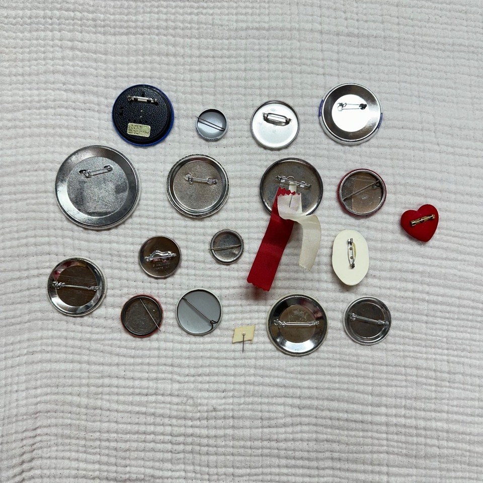Lot of 18 VTg pin back buttons Arkansas Razorbacks Clinton Gore ASU ...