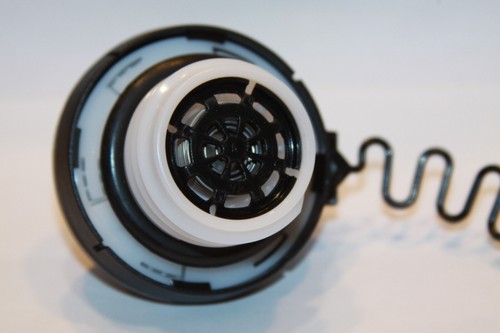 OEM LOCKING Gas Filler Top Tethered Fuel Tank Cap With Key GMC TRUCK GM ...