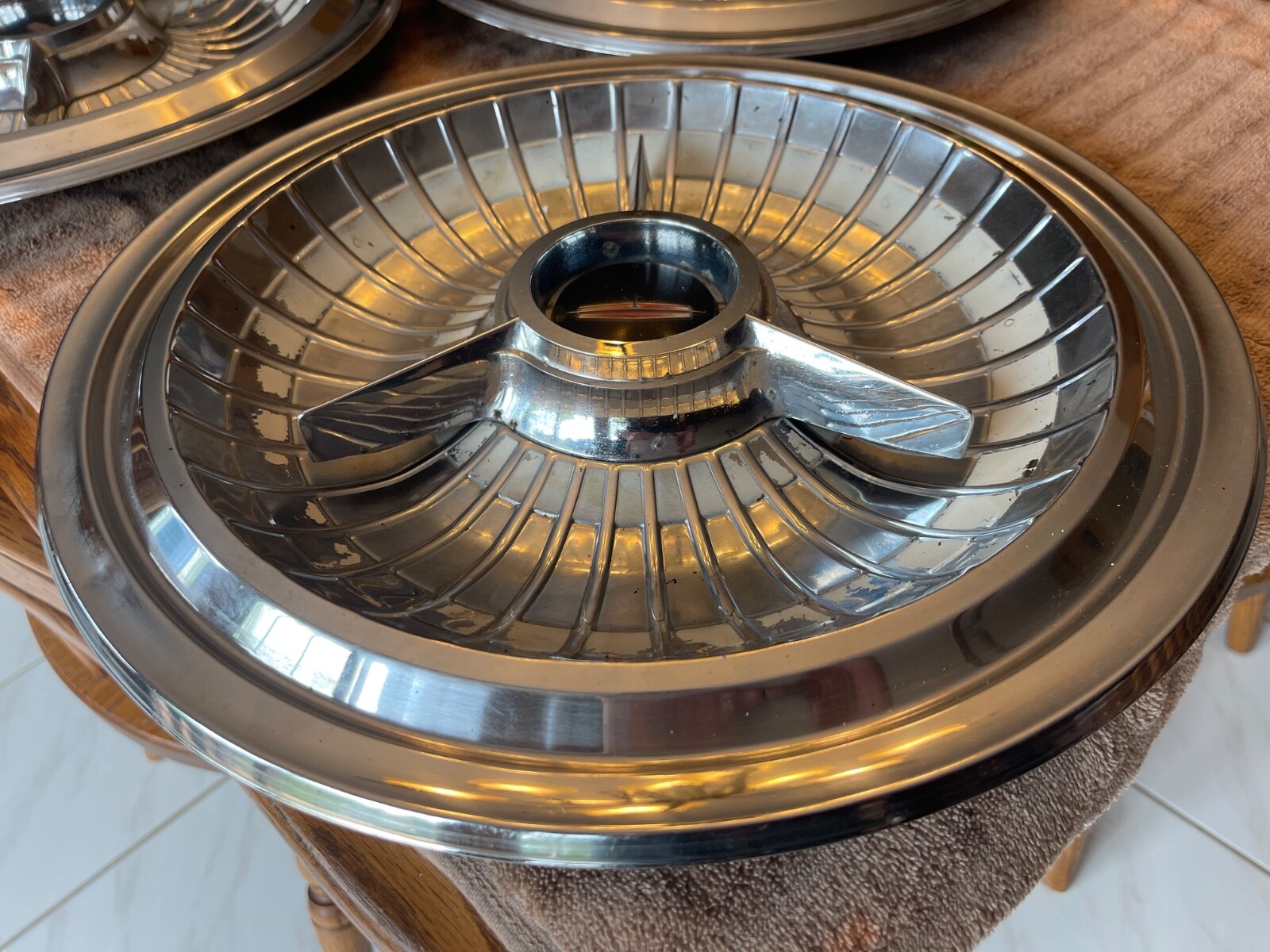 1963 OLDSMOBILE HUB CAPS 14" SET OF 4 88 98 STARFIRE | eBay