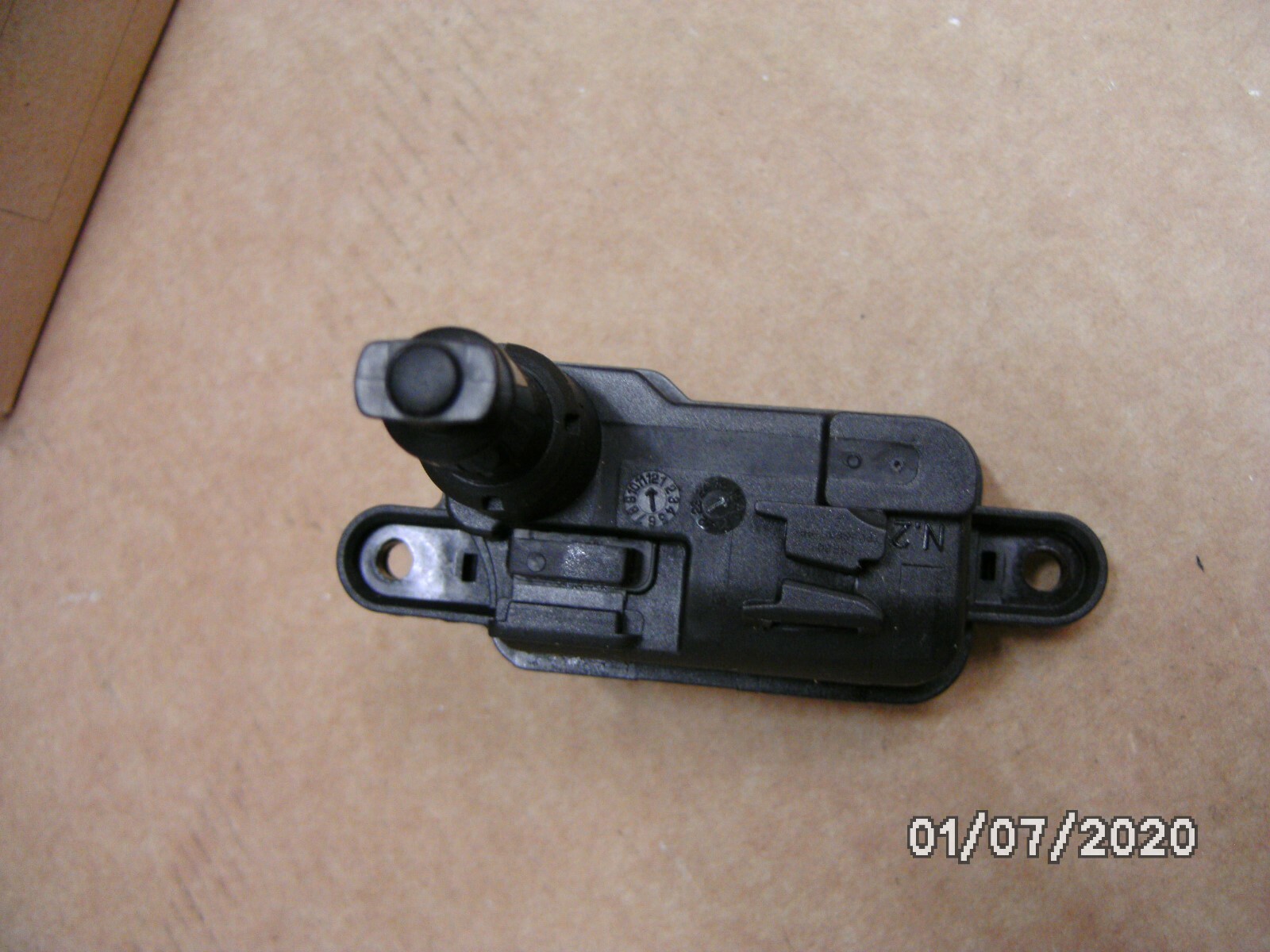 NEW GENUINE VW GROUP FUEL FLAP SERVO MOTOR 8V0862159A | eBay