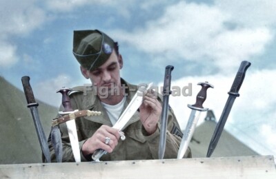 WW2 Picture Photo US Airborne Paratrooper with his collection German ...
