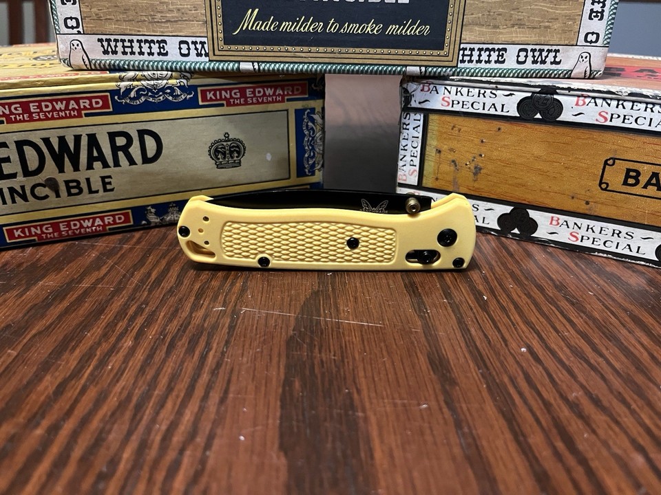 Benchmade Blue Class 535 Bugout Axis Folder Black Blade Yellow Handle ...