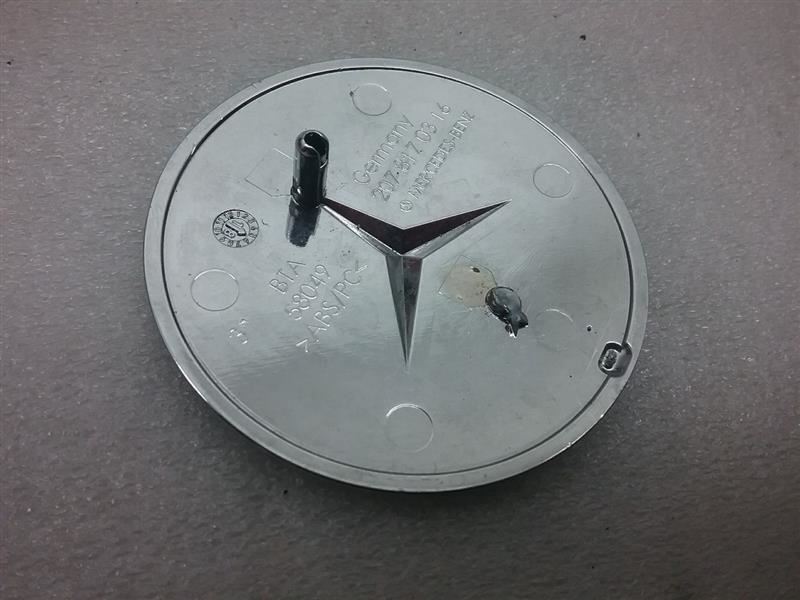 2078170316 MERCEDES Logo Badge ONE BROKEN BRACKET 2009 MERCEDES GL450 G ...