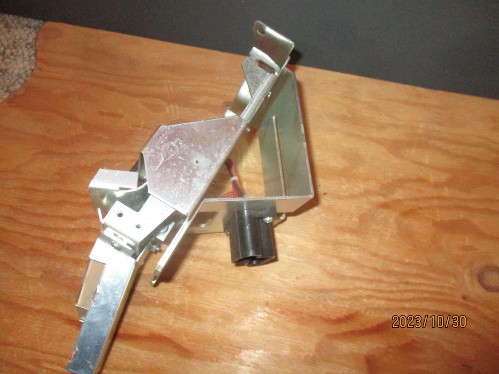 IGT S2000 COIN OPTICAL EYE, COIL AND MECH HOLDER BRACKET ASSY. | eBay