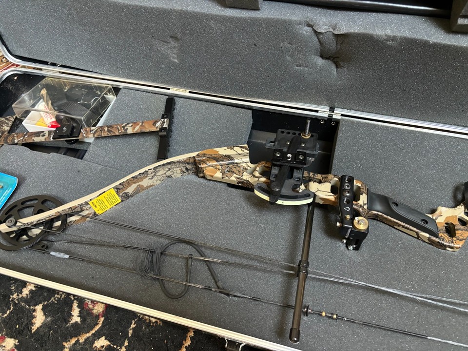 Darton Maverick Recurve C/P/S Archery Set with Bow, Arrows, Case and ...