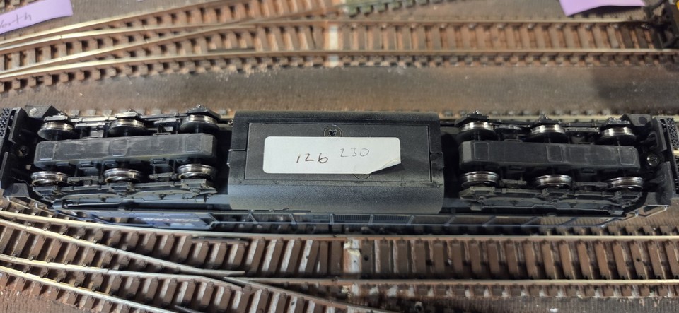 Wyoming Rail Link SD40 Kato HO Scale Locomotive. Freelance Montana Rail ...