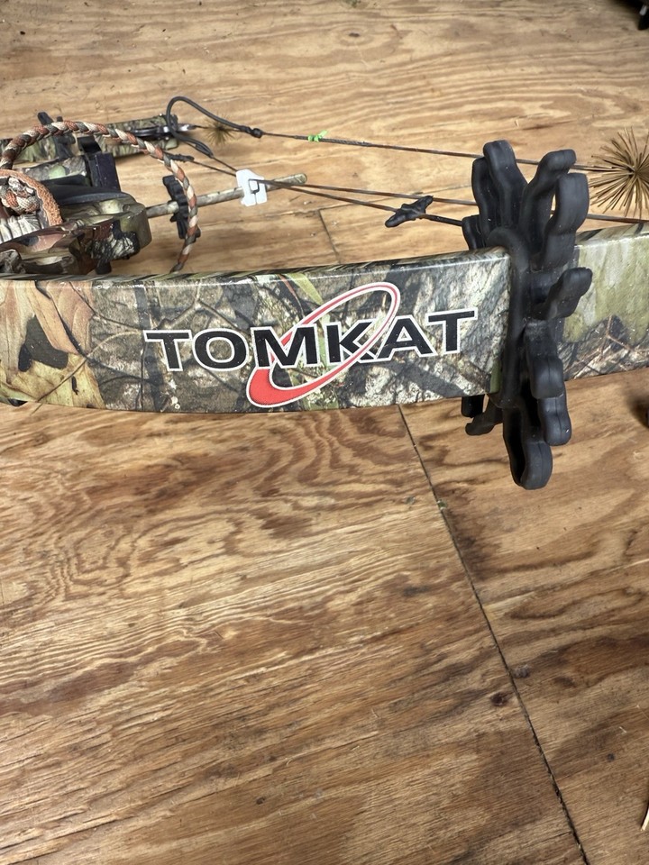 Bowtech Tomkat RH Compound Bow 28" Draw 60 LBS Camo | eBay
