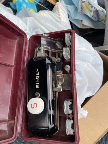 Vintage SINGER BUTTONHOLER SEWING MACHINE APPARATUS Parts in red ...