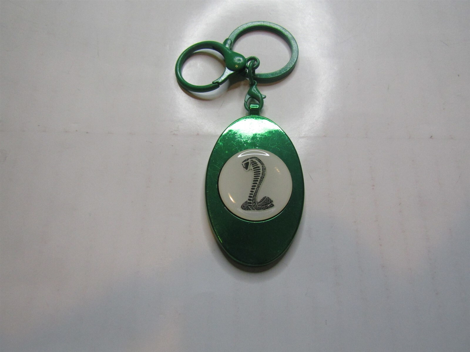 FORD MUSTANG SHELBY FAIRLANE COBRA SVT SNAKE WHITE BACKGROUND KEYCHAIN ...