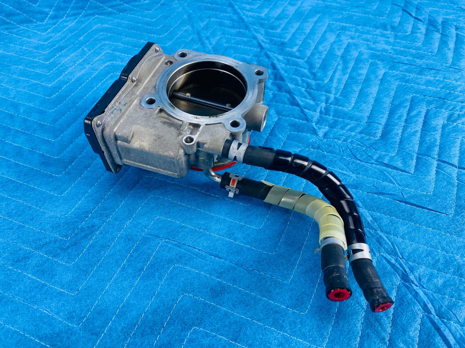 Genuine Toyota Lexus Throttle Body w/ Hose 22030-0P050 OEM | eBay