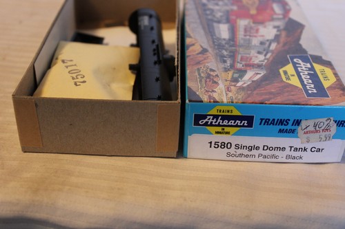 HO Scale Athearn, Single Dome Tank Car, Southern Pacific, Black #50685 ...