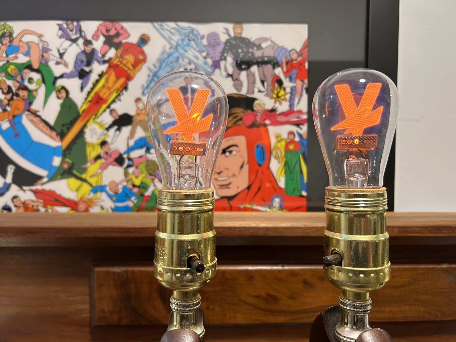 Vintage WW2 Aerolux light bulb - Victory Symbol W/ Lighting Bolt And ...