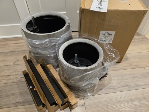 Mordern Self-Watering Planter Set Of 2 W/ Bamboo Stands: Vita VAXA ...