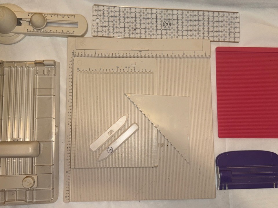 Martha Stewart Scoreboard Tool Lot w/ Cutter Ruler Circle Guide ...