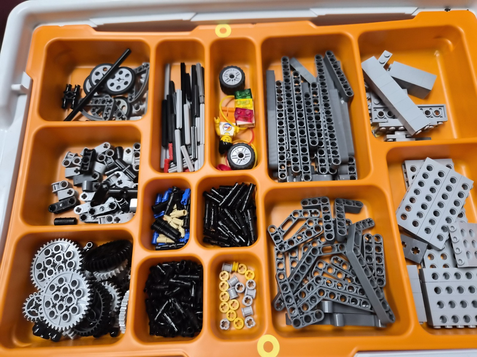 LEGO NXT Education Mindstorms Education Base Set 9797 Robotics Kit NOT ...