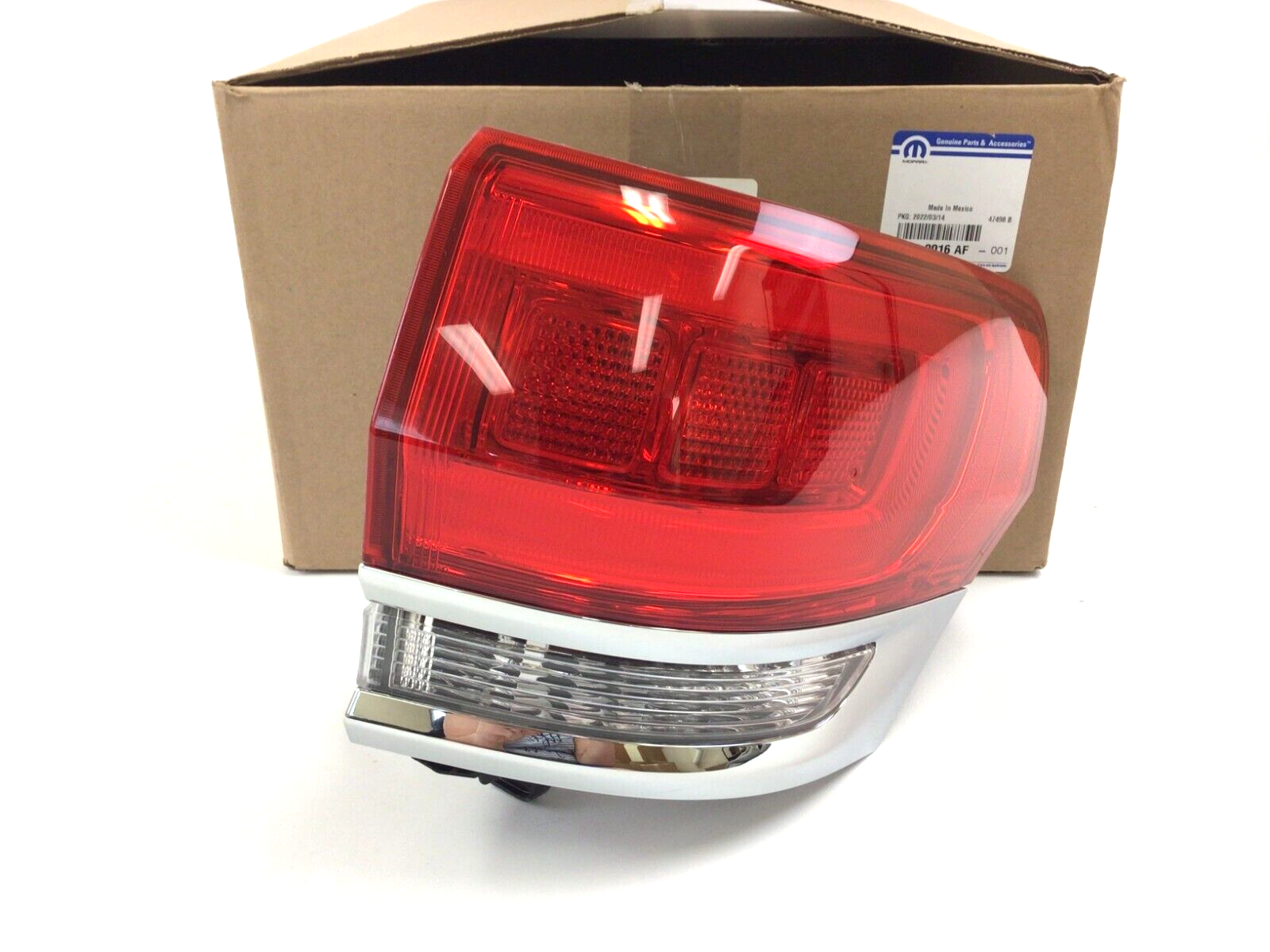 2014-2018 Jeep Grand Cherokee outer body passenger Tail Lamp new OEM ...